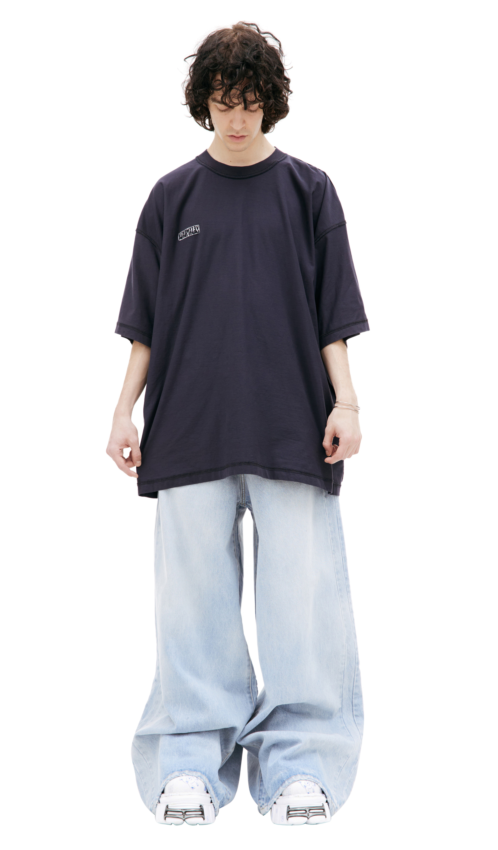 Мужские футболки VETEMENTS, купить по цене от 45 450 руб. в интернет ...